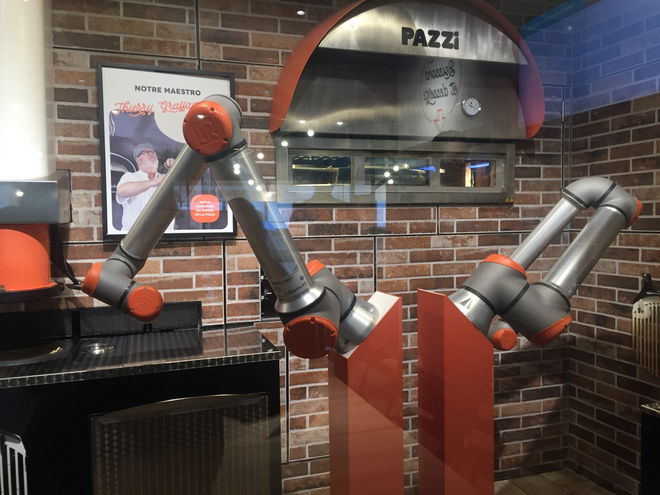 Pazzi le robot-pizzaïolo • Place to Be : Provocateur d'envies